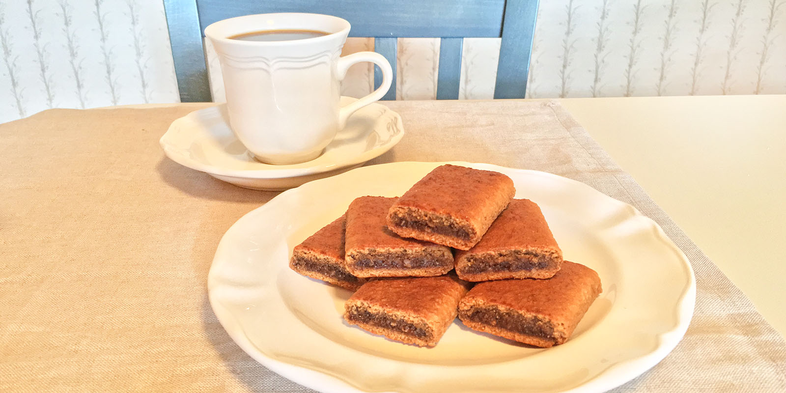 Nature’s Bakery Raspberry Fig Bar | 5 O'Clock Coffee Club